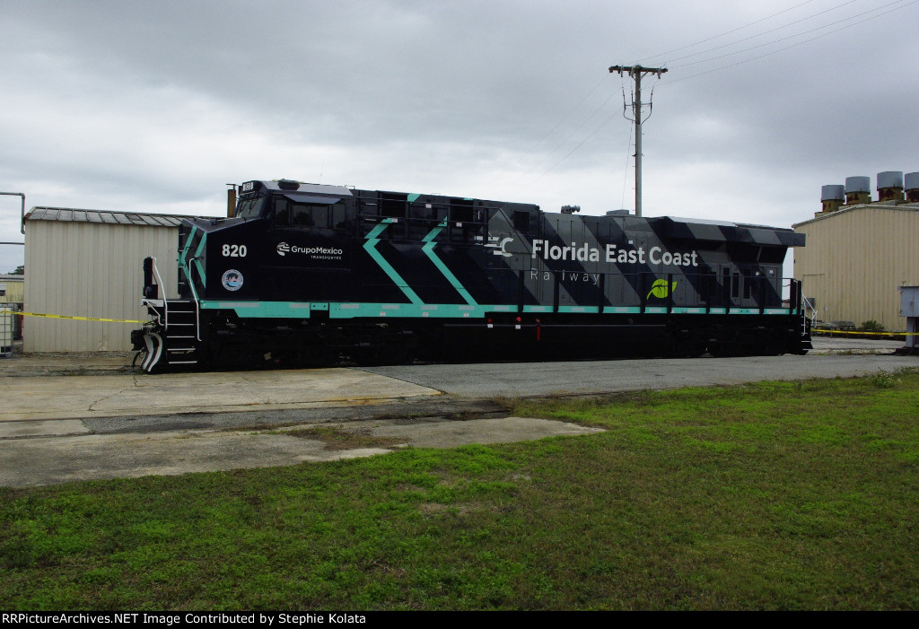 FEC 820 NEW PAINT JOB